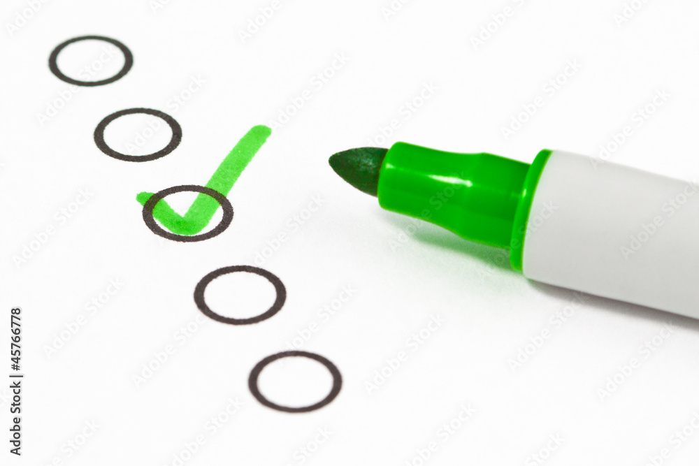 Abhaken grün Stock-Foto | Adobe Stock