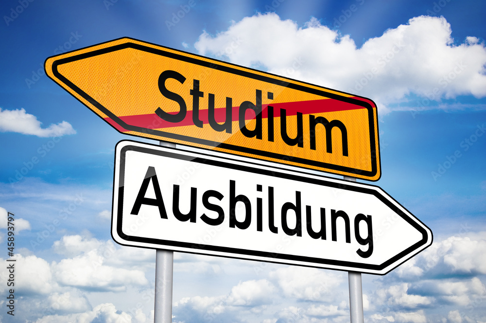 Wegweiser mit Studium und Ausbildung Stock-Foto | Adobe Stock