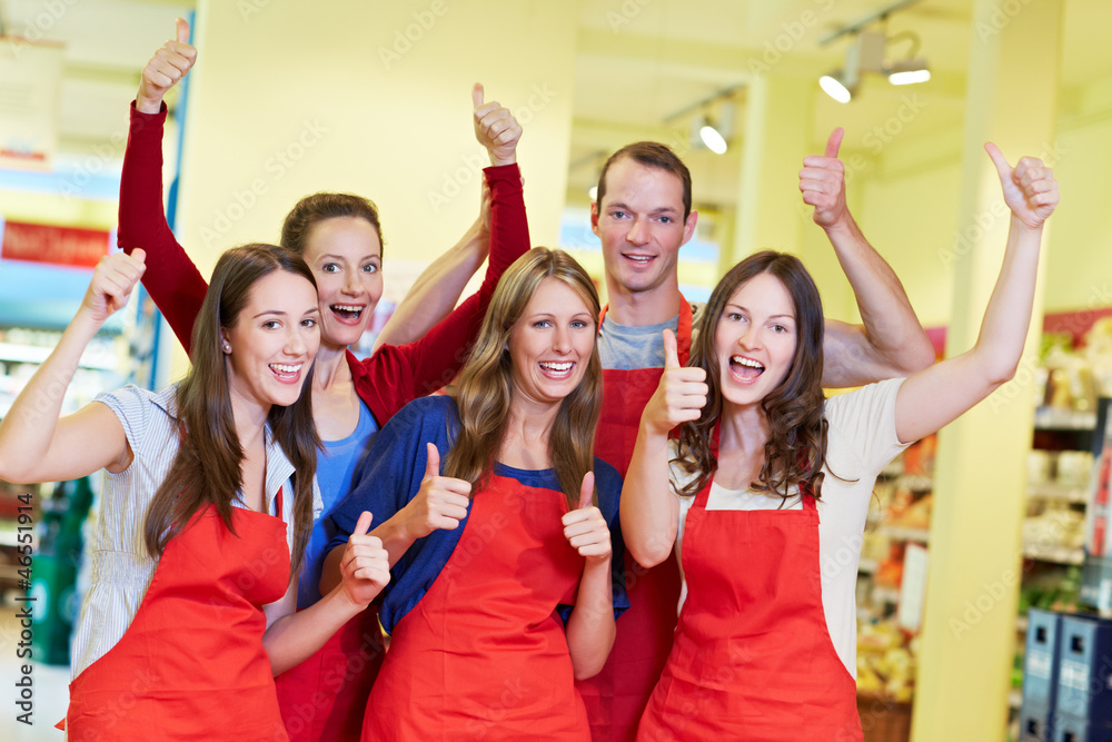 Gewinner-Team im Supermarkt Stock Photo | Adobe Stock