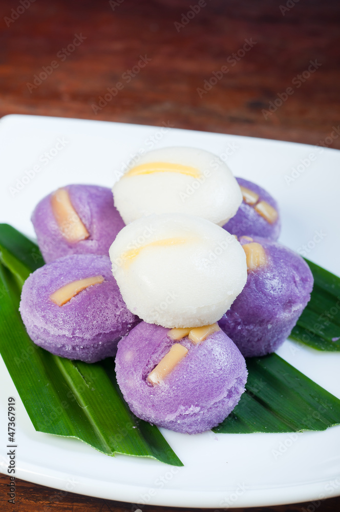 rice muffin cake with cheese also known as puto in filipino foto de ...