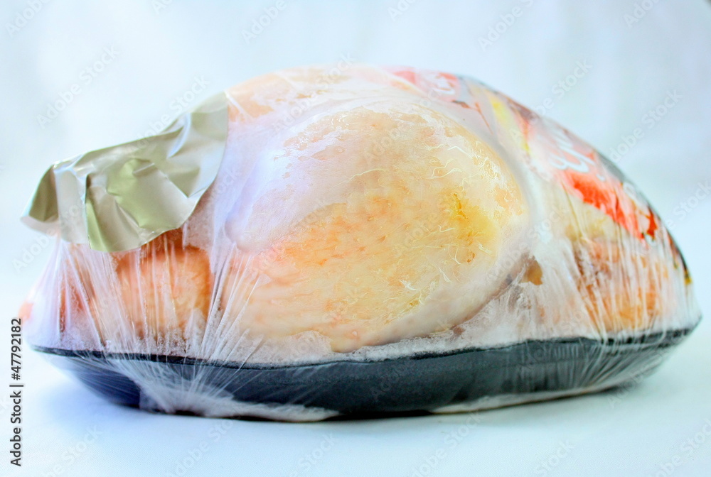 poulet surgelé dans son emballage Stock Photo | Adobe Stock