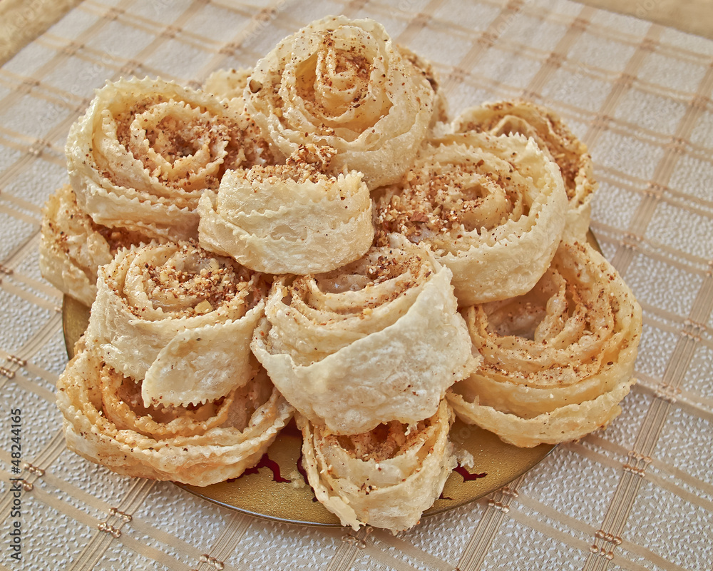 Foto de Xerotigana, traditional Greek desert with honey syrup and nuts ...