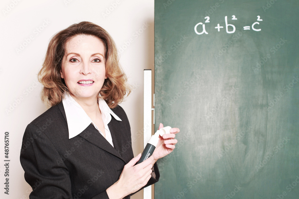 Mathematik Lehrerin an der Tafel Stock-Foto | Adobe Stock