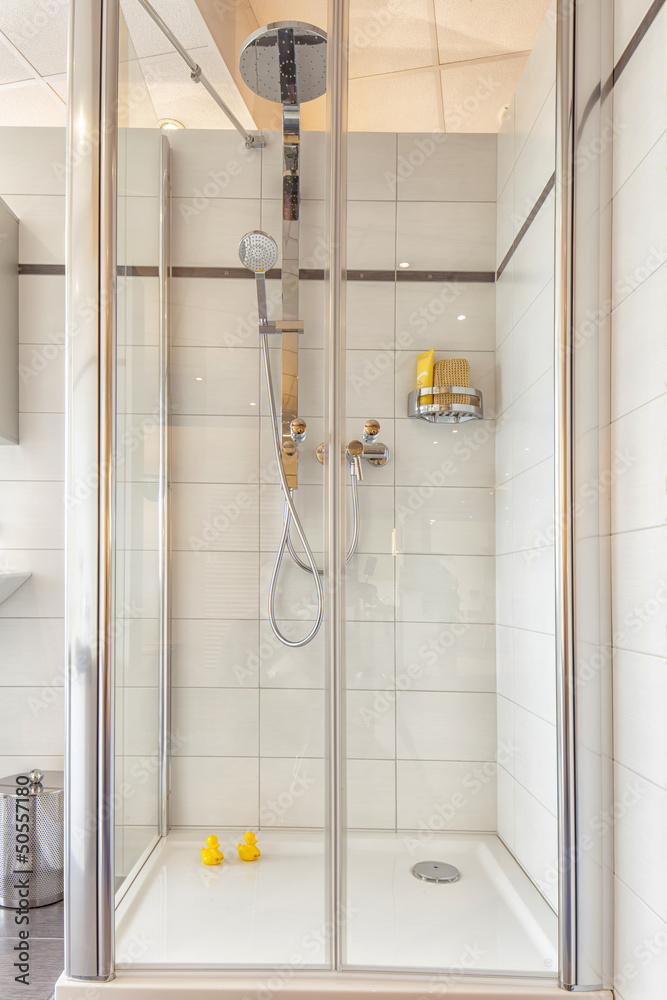 Bad, Dusche, Duschkabine, Toilette Stock Photo | Adobe Stock