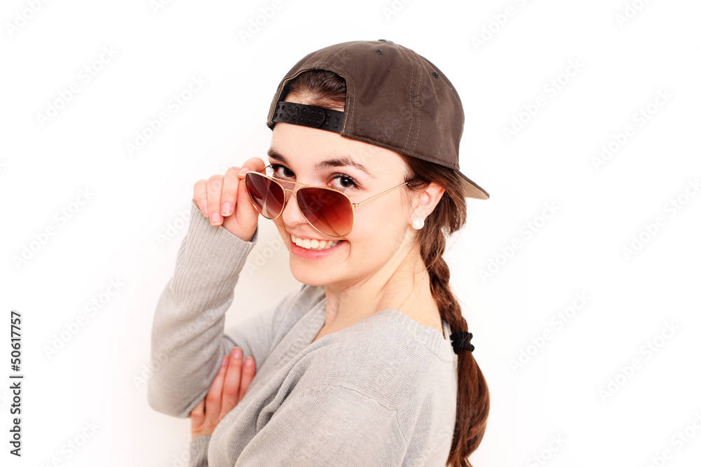 junge Frau mit Cappy Stock-Foto | Adobe Stock