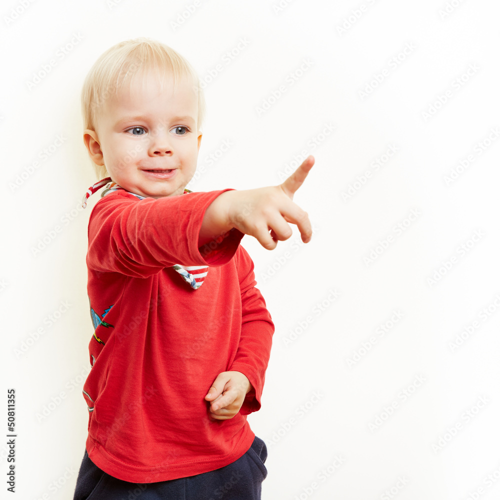 Kleines Kind zeigt mit seinem Finger Stock Photo | Adobe Stock