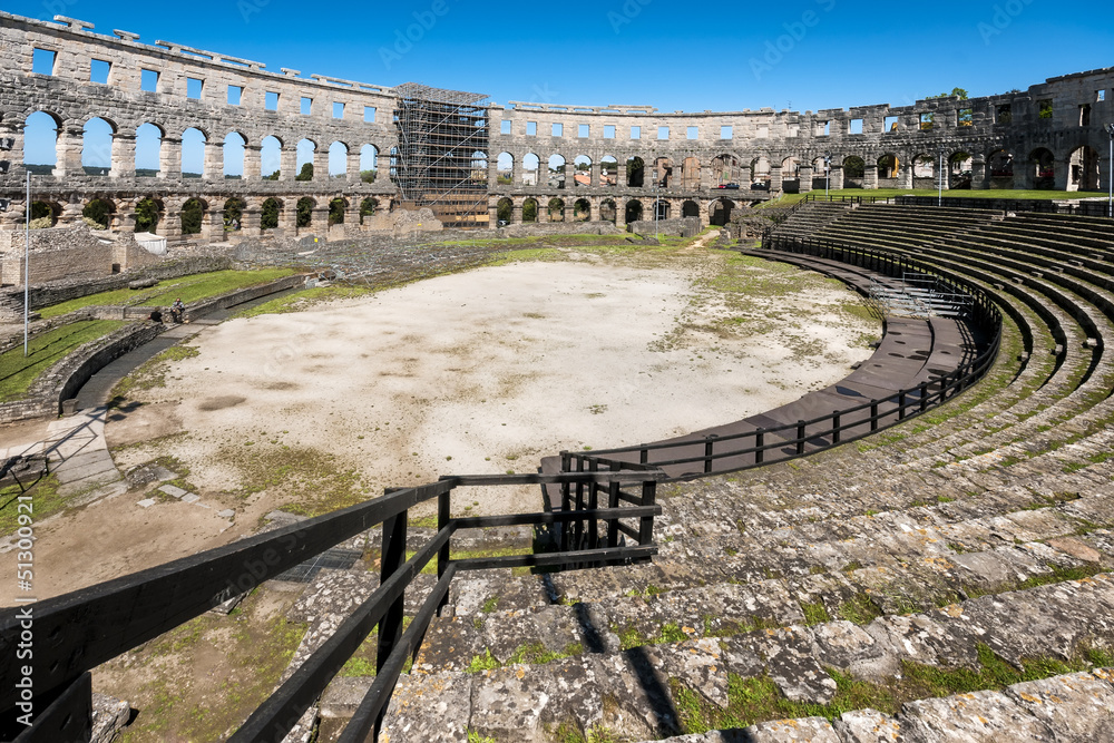 The inside of the ruins of the ancient Roman amphitheatre Stock Photo ...