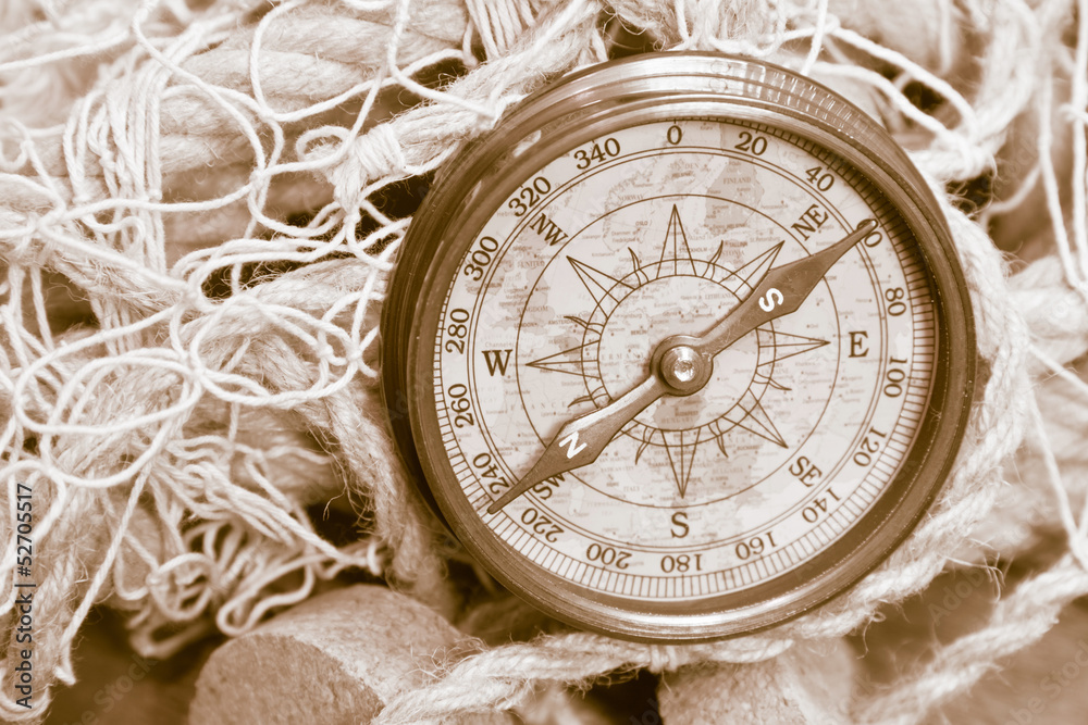 Nautik: alter Kompass aus der Schifffahrt foto de Stock | Adobe Stock