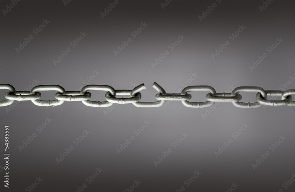 Gerissene Kette Stock-Foto | Adobe Stock