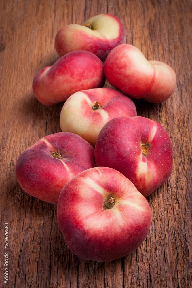 Pfirsiche, Plattpfirsiche, Donut Peaches, Ufo-Pfirsiche Stock-Foto ...