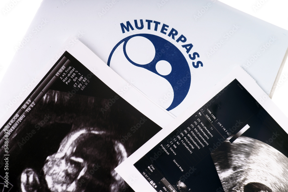 Mutterpass und Ultraschallbild Stock-Foto | Adobe Stock