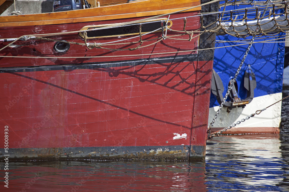 Bug von Segelschiffen im Hafen von Kiel, Deutschland Stock Photo ...