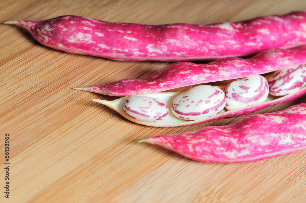 Haricots cocos rouge Photos | Adobe Stock