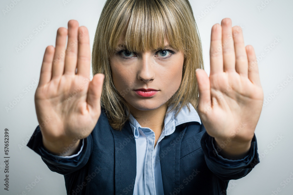 Halt Stock-Foto | Adobe Stock