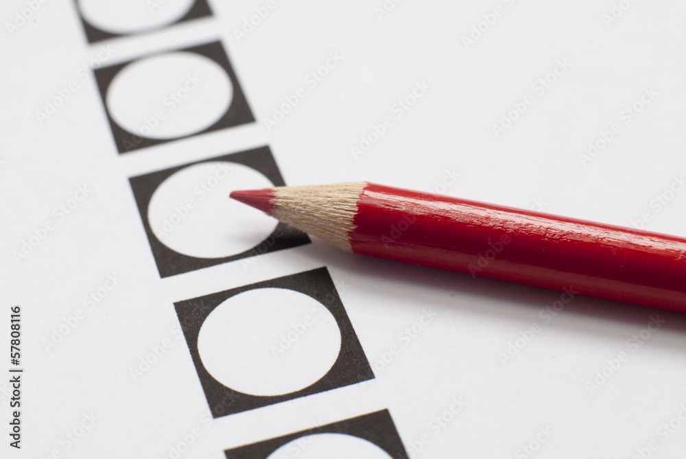 feuille de vote et crayon rouge Stock Photo | Adobe Stock