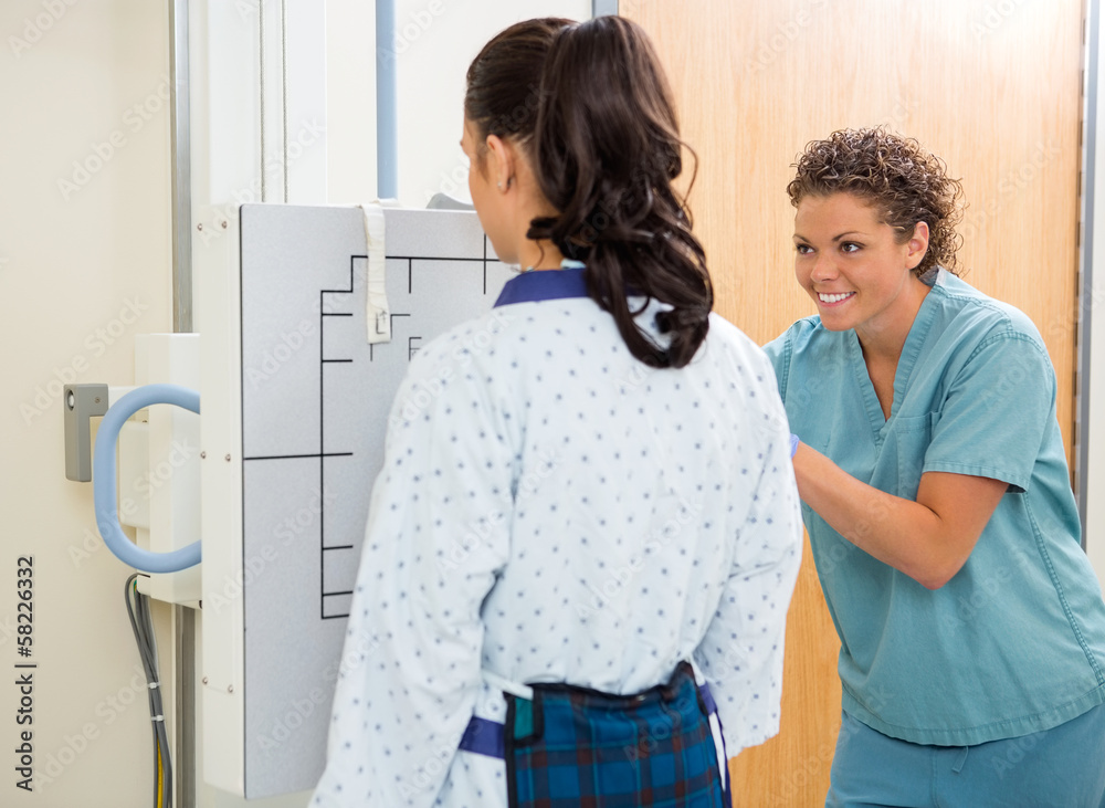 Female Patient Getting Chest Xray Stock 写真 | Adobe Stock