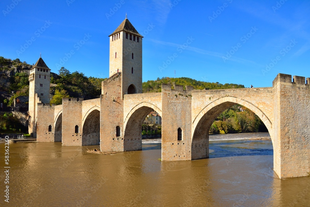 Pont Valentre, an ancient fortified bridge in Cahors Stock Photo ...