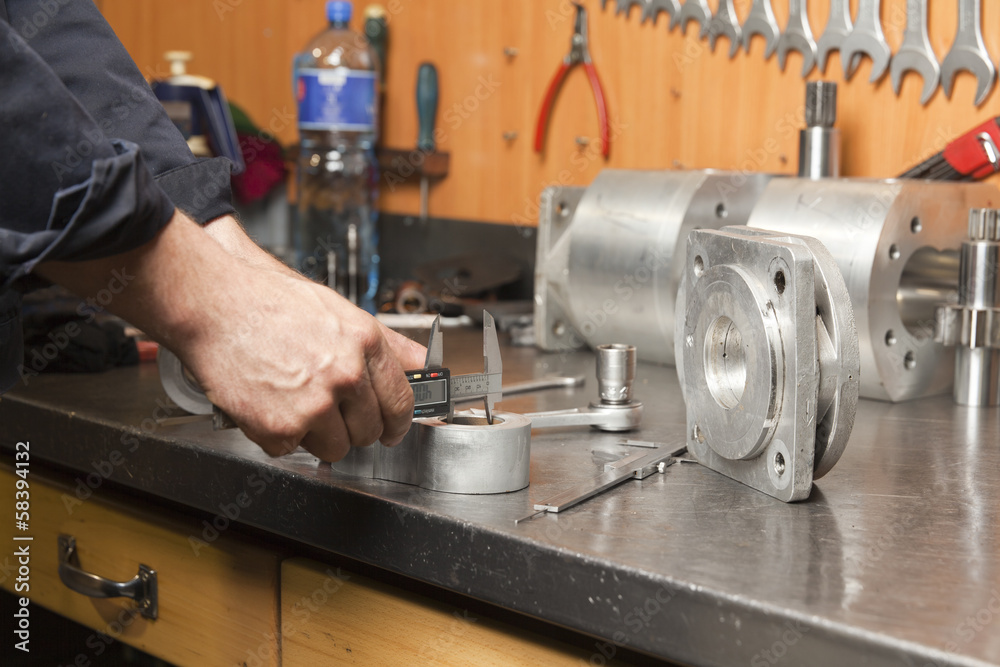 Poster metal parts of hydraulic machines – Wall Art | UkPosters