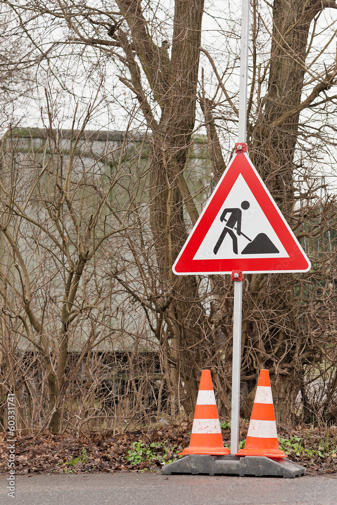 Verkehrsschild Baustelle und zwei Pilonen Stock Photo | Adobe Stock