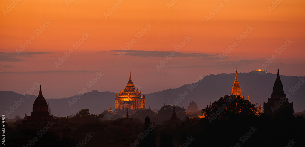 Amazing sunset over ancient architecture of old Buddhist Temples Stock ...