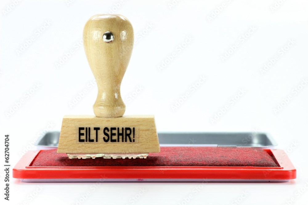 Stempel EILT SEHR mit Stempelkissen isoliert auf weißem Hintergrund ...