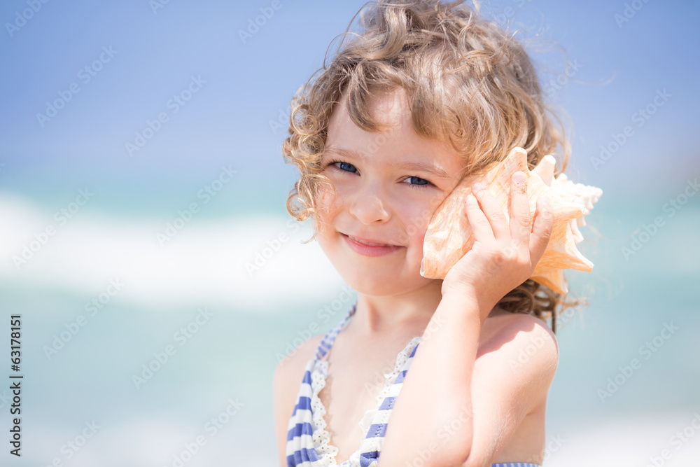 Child with seashell Stock-Foto | Adobe Stock