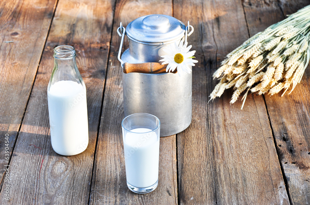 frische Milch Stock Photo | Adobe Stock