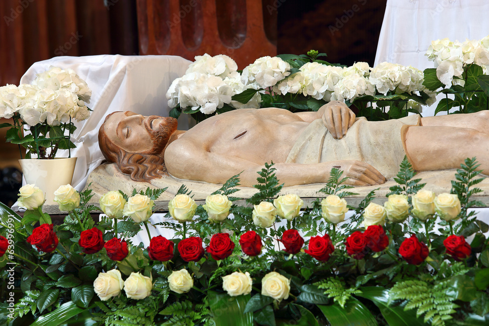 Jesus is laid in the tomb. Wooden figure of Jesus in the church Stock ...