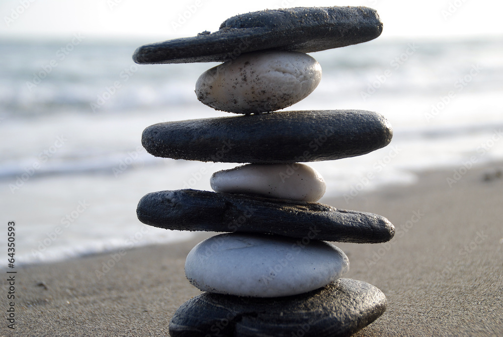 PIEDRAS APILADAS. AVENTURA foto de Stock | Adobe Stock