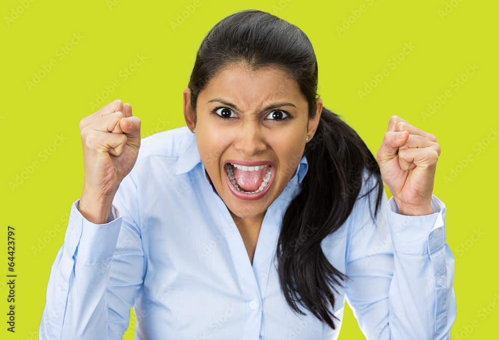 Portrait upset pissed off woman, screaming, green background Stock-Foto ...