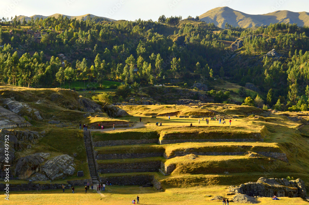 Andenes de contención y esplanada. Saqsayhuaman. Perú Stock Photo ...