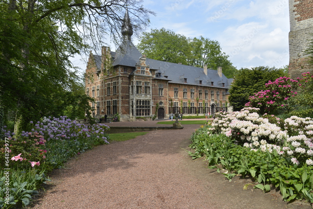 Foto de Le château de Grand Bigard vu depuis le donjon do Stock | Adobe ...