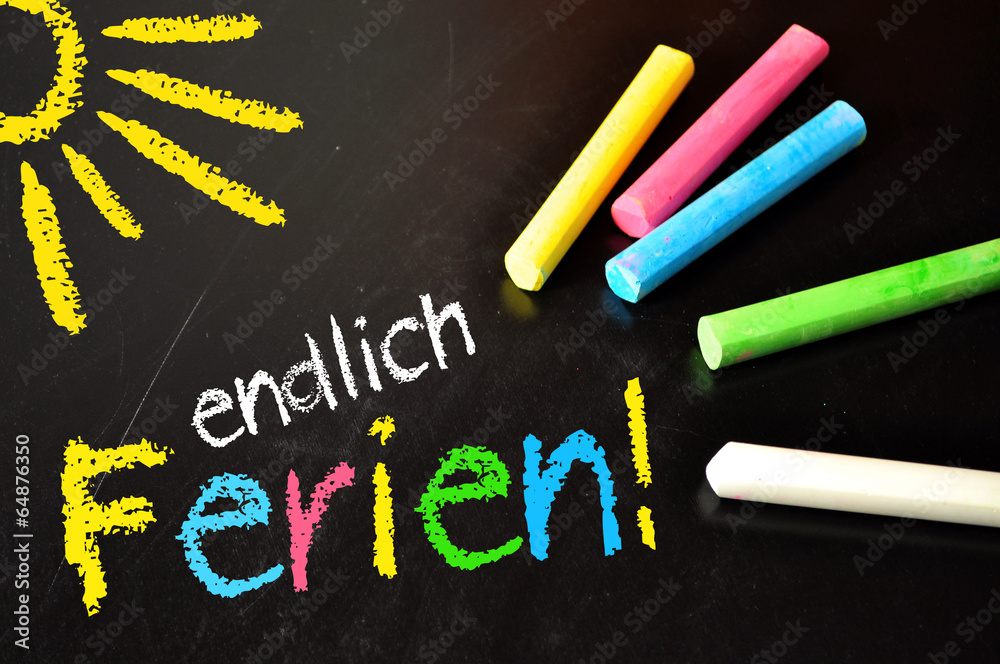 Tafel mit bunter Kreide und endlich Ferien Stock-Foto | Adobe Stock