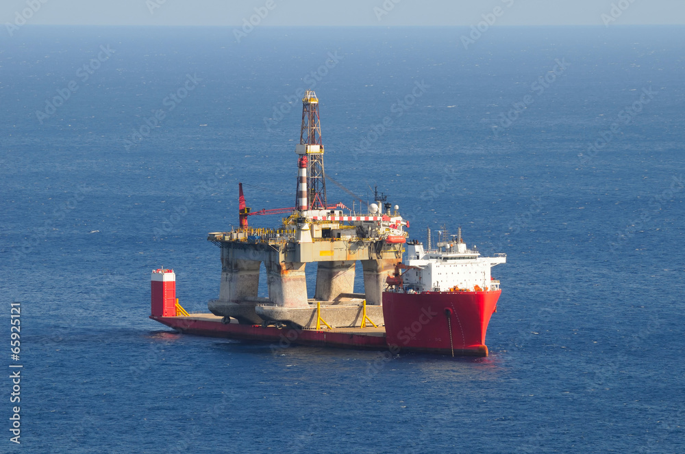 Transport of an oil rig on a semi-submerged boat Stock Photo | Adobe Stock