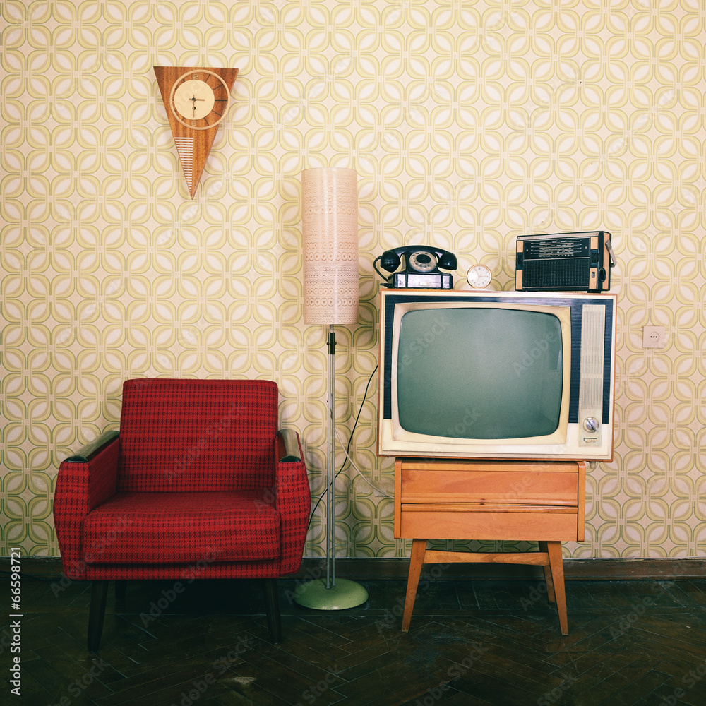 Vintage room with wallpaper, old fashioned armchair, retro tv, p Stock ...