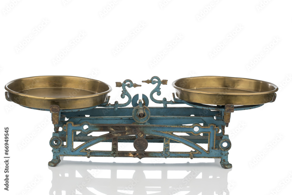 Alte Waage mit zwei Schalen Stock-Foto | Adobe Stock