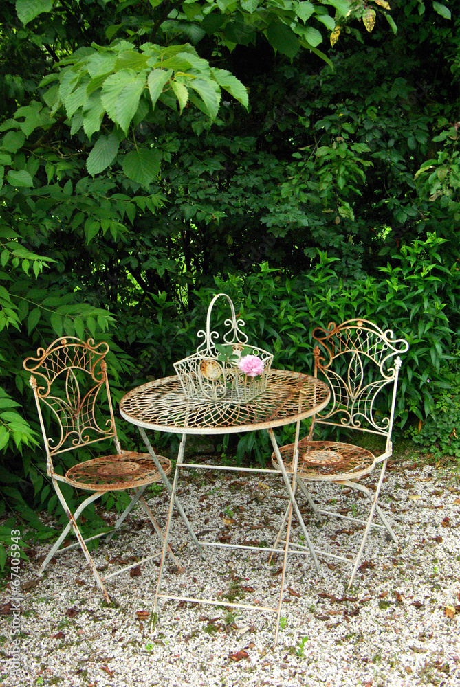 Lauschiges Eck im Garten Stock-Foto | Adobe Stock