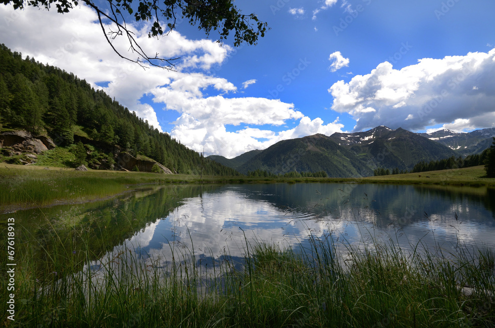 lago di montagna Stock Photo | Adobe Stock