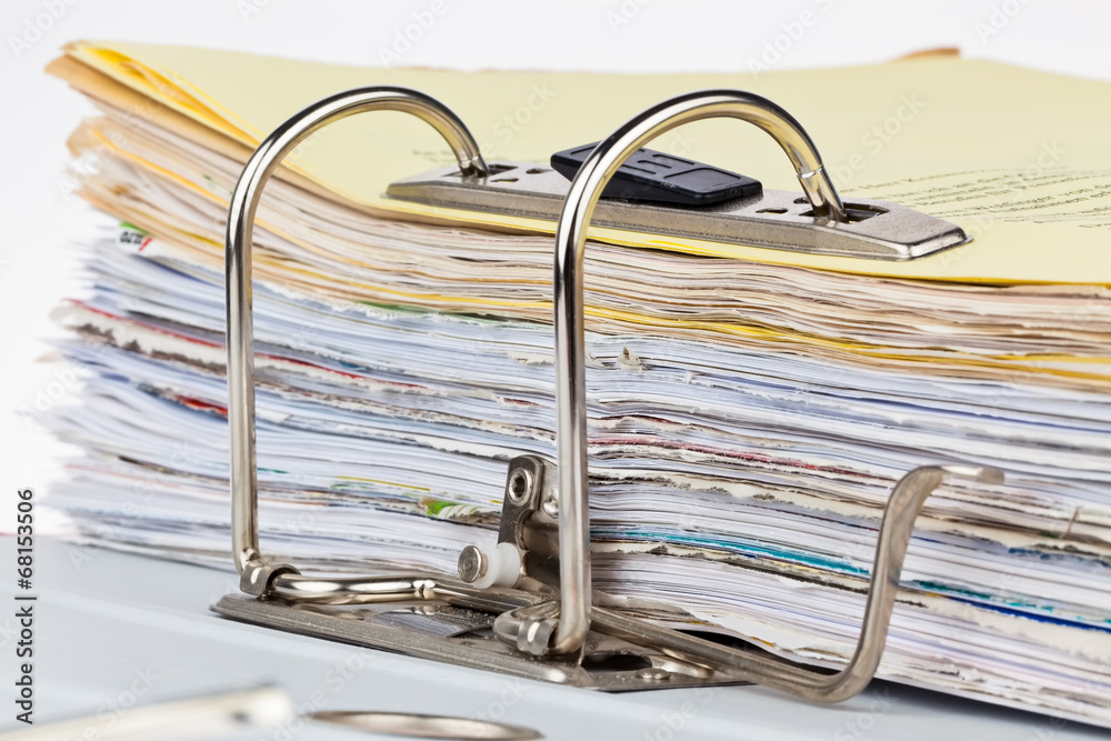 Akten Ordner mit Schriftstücken und Dokumenten Stock-Foto | Adobe Stock