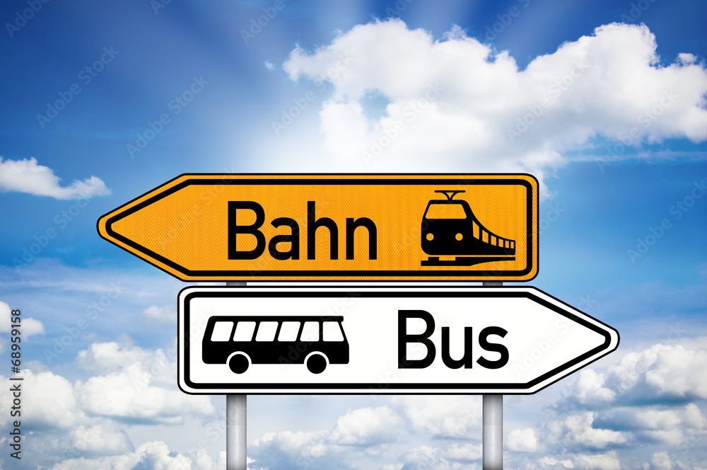 Wegweiser mit Bus und Bahn Stock-Foto | Adobe Stock