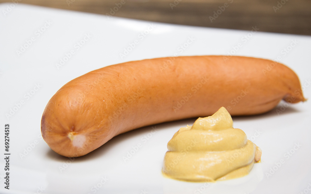 eine Wurst mit Senf Stock Photo | Adobe Stock