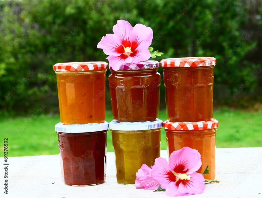 pots de confitures variées d'été,fraise,framboise,abricot,prune Stock ...