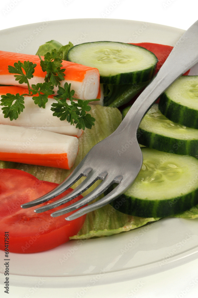 Assiette de surimi, concombre, tomate et salade Stock Photo | Adobe Stock