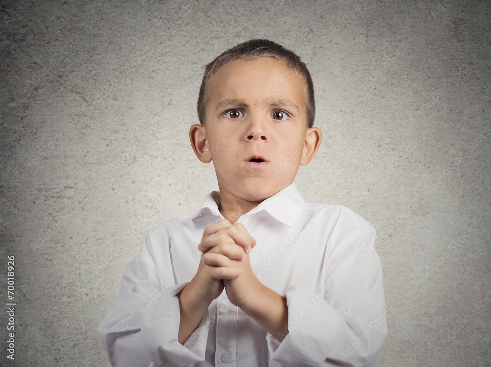 Surprised child, boy with startled face expression in disbelief 스톡 사진 ...