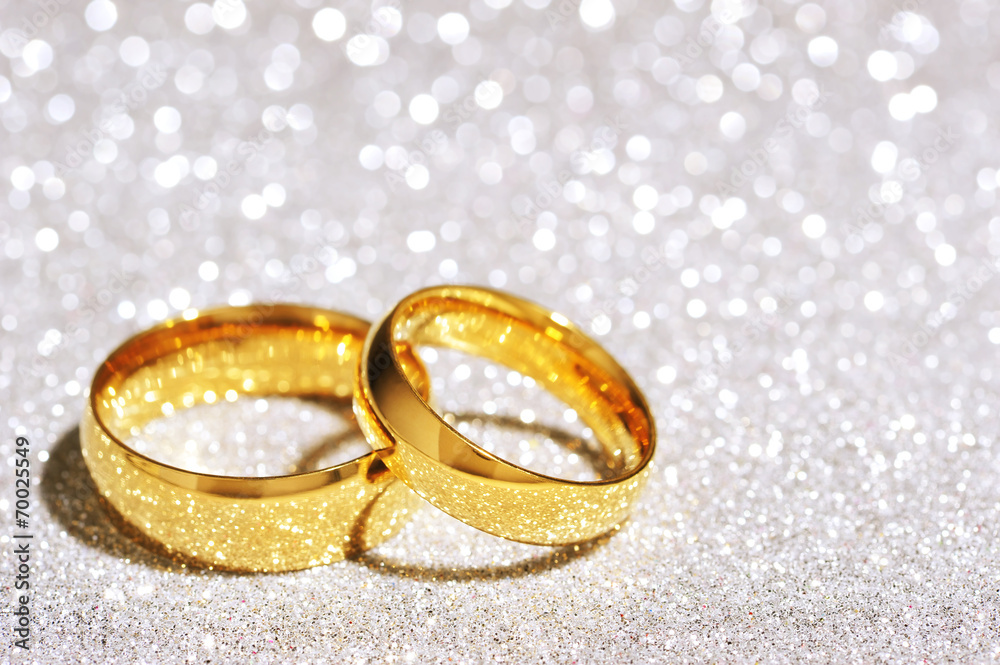 Zwei Ringe Stock-Foto | Adobe Stock
