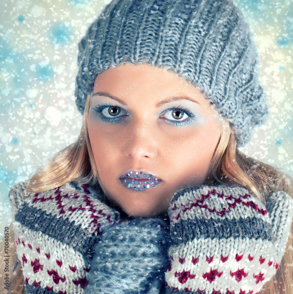 hübsche Frau im Winter Stock Photo | Adobe Stock