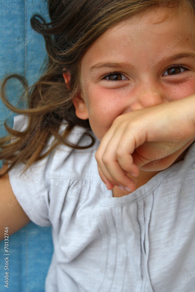 Bambina Che Ride Clipart