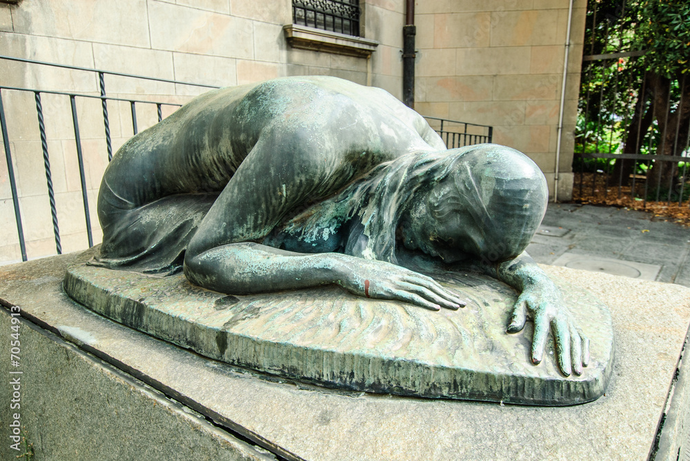 Statua di bronzo caduti per la patria, Pisa Stock Photo | Adobe Stock