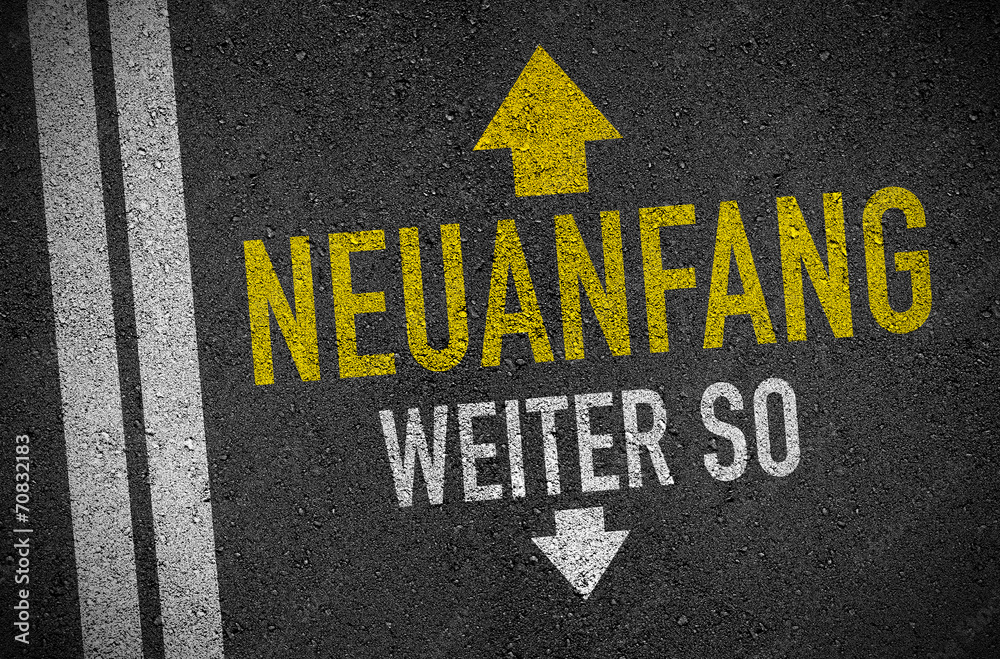 Asphalt mit Neuanfang und weiter so Stock-Foto | Adobe Stock