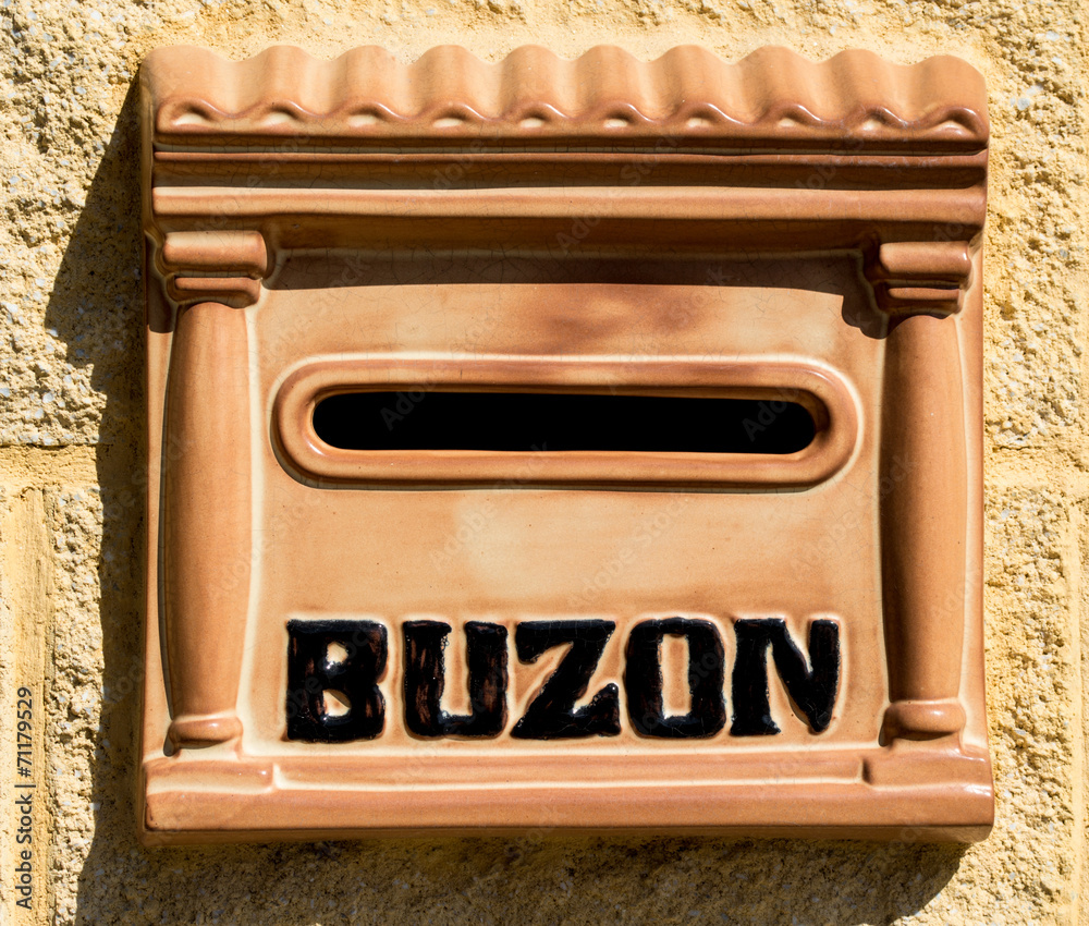 Buzón columnas Stock Photo | Adobe Stock